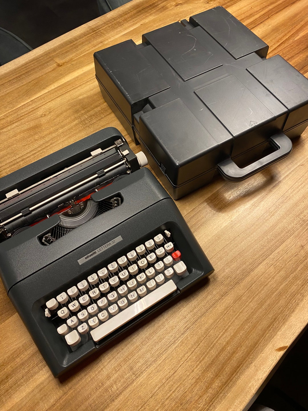 Olivetti Lettera 37 Typewriter (1970s) – Mario Bellini Design – Black ...