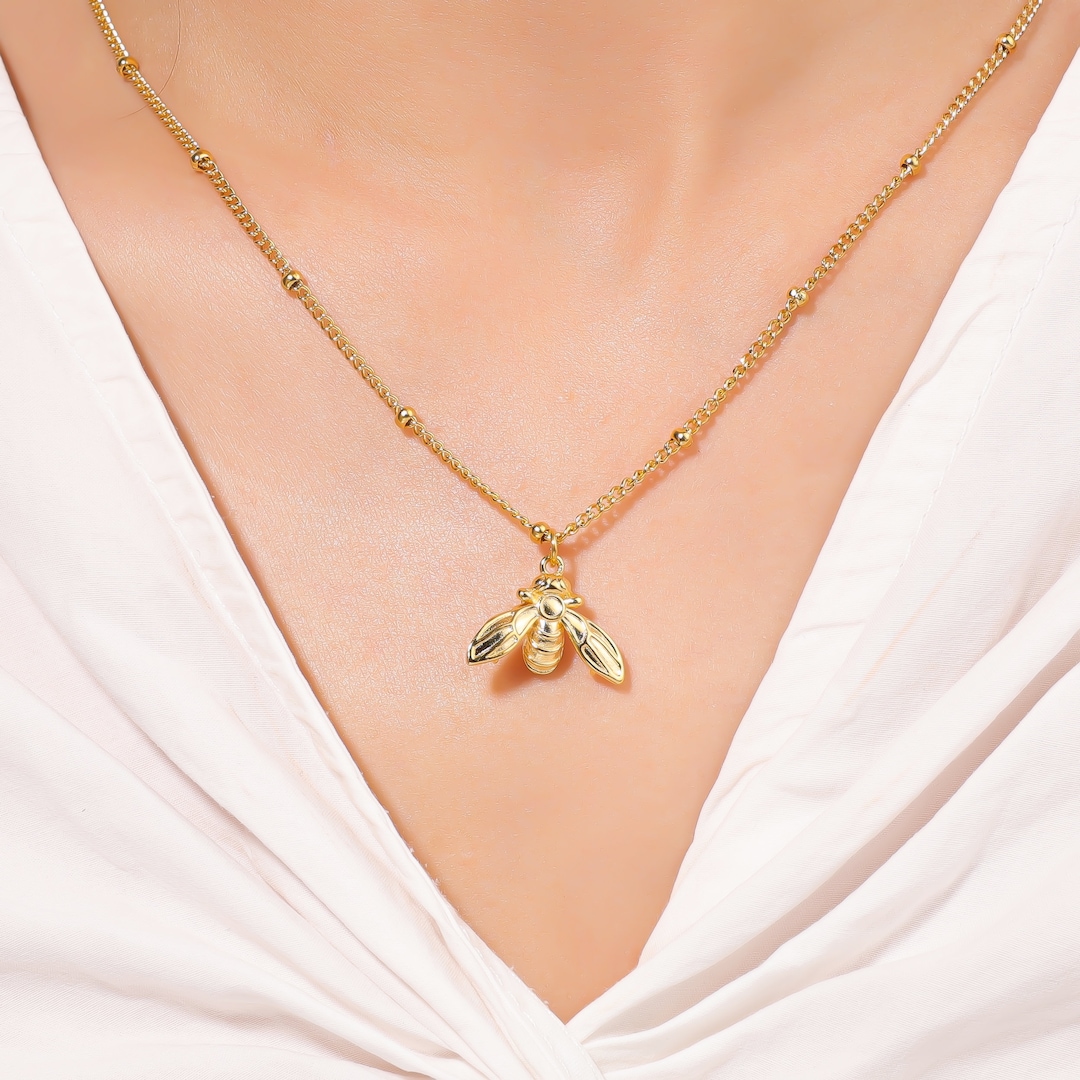 Bee Necklace Gold Filled, Delicate Necklace With Bee Charm, Bumble Bee ...