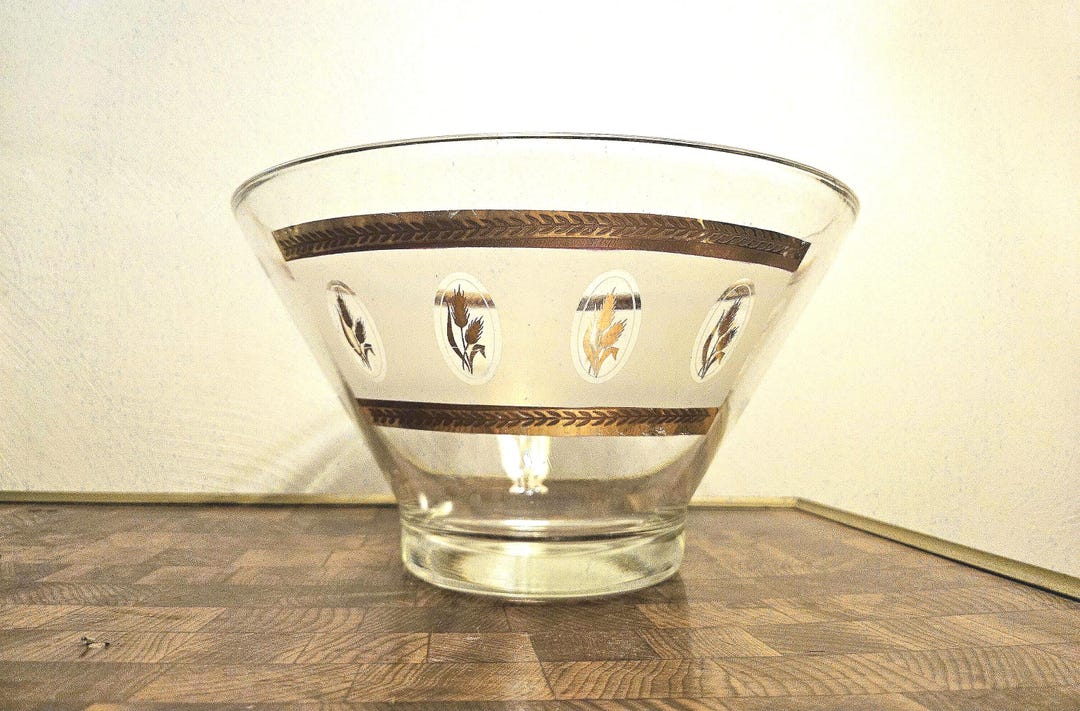 Large Vintage Wheat-pattern Glass Chip Bowl by Anchor Hocking Glass ...