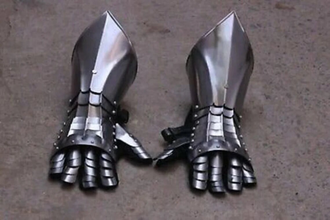 Handmade 18 Gauge Steel Medieval Knight Style Warrior Gothic Pair Set ...