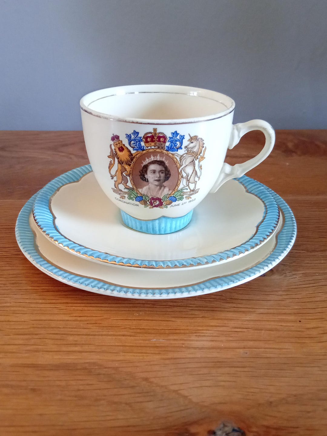 Clarice Cliff Queen Elizaberth II Commemorative Coronation Teacup Trio ...