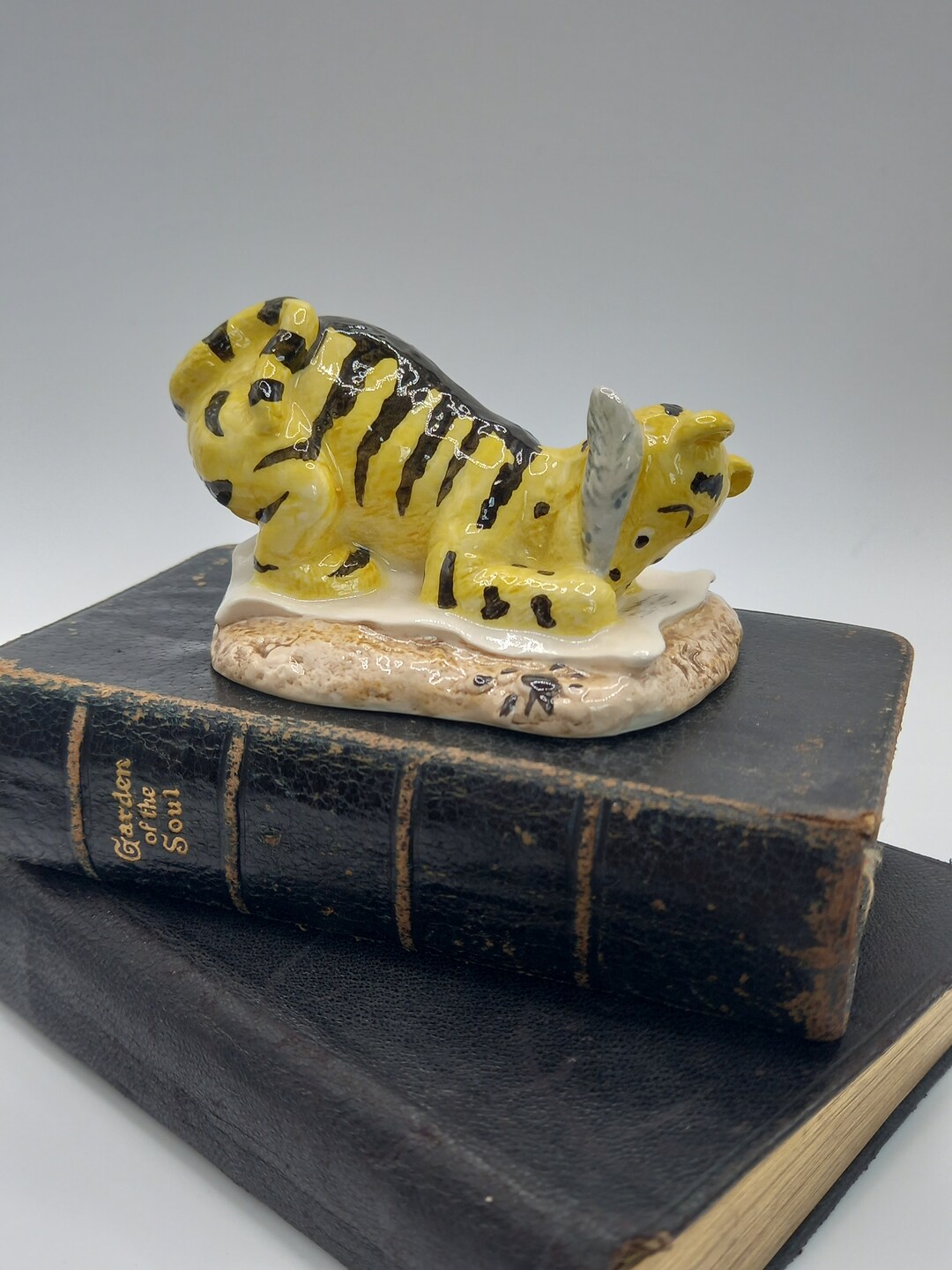 WP6 Royal Doulton TIGGER SIGNS the RISSOLUTION. - Etsy