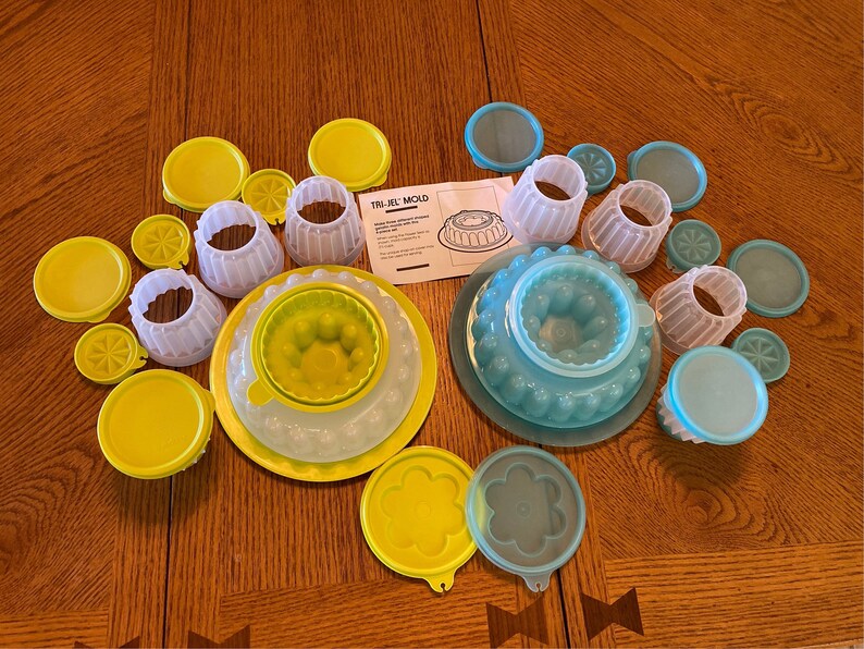Tupperware Tri-jeld Mold, 2 Sets, 2 Molds & 8 Serving Cups, Teal and ...