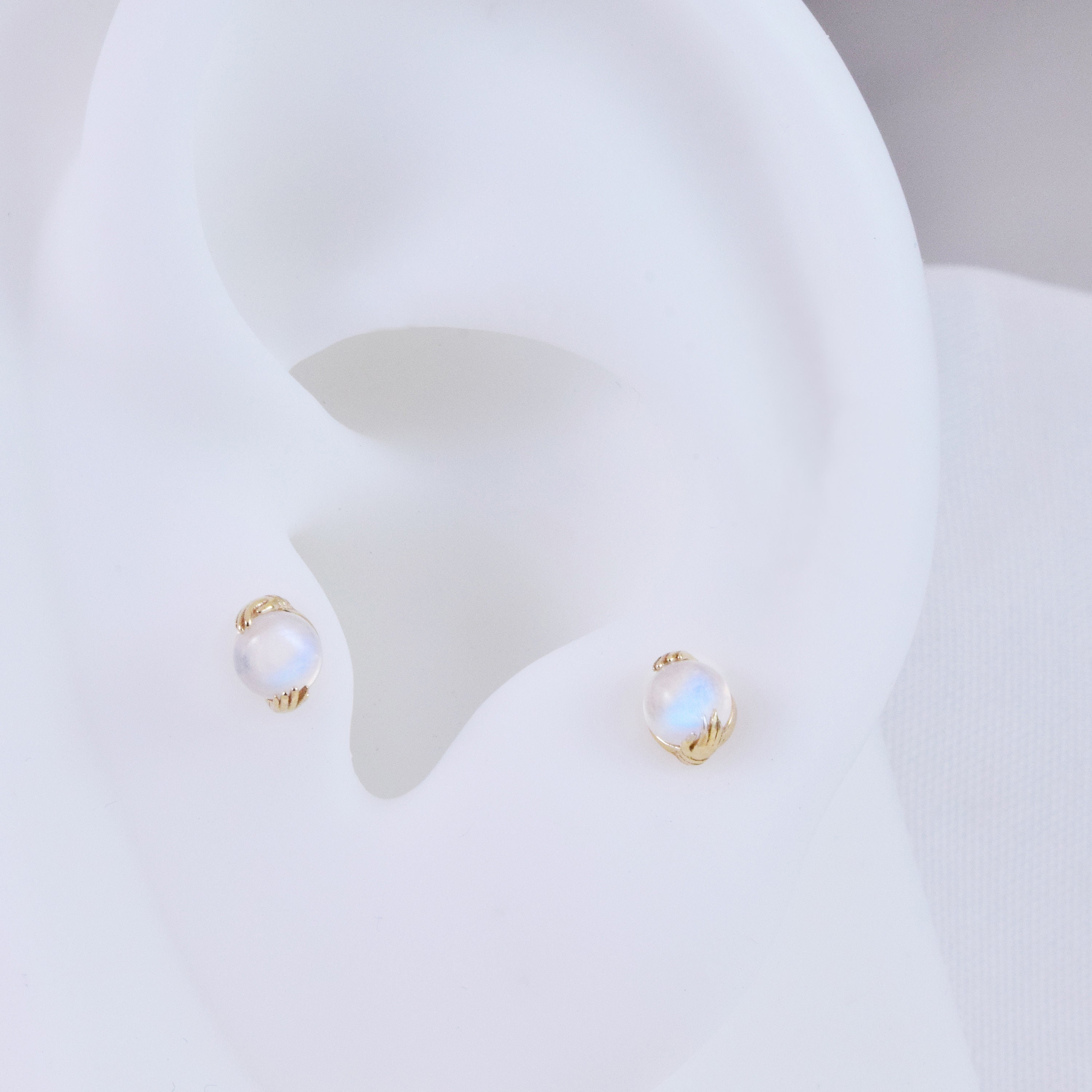 14k Solid Gold Moonstone Cartilage Earring Threadless Push in Labret ...