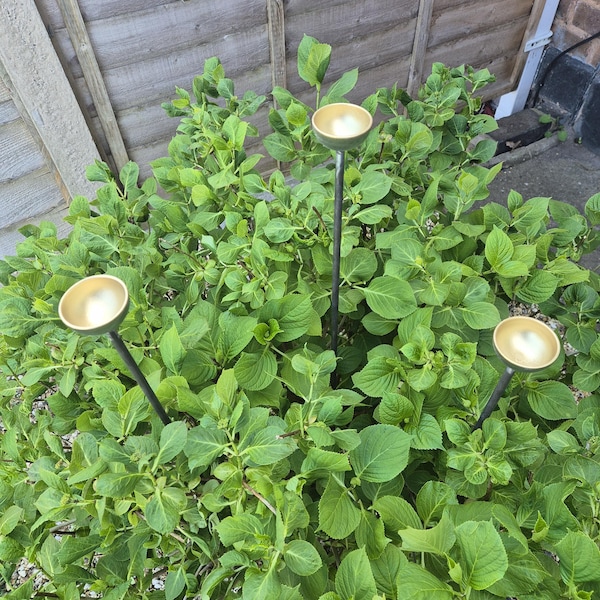 Garden Bee Cup Stakes - Etsy UK