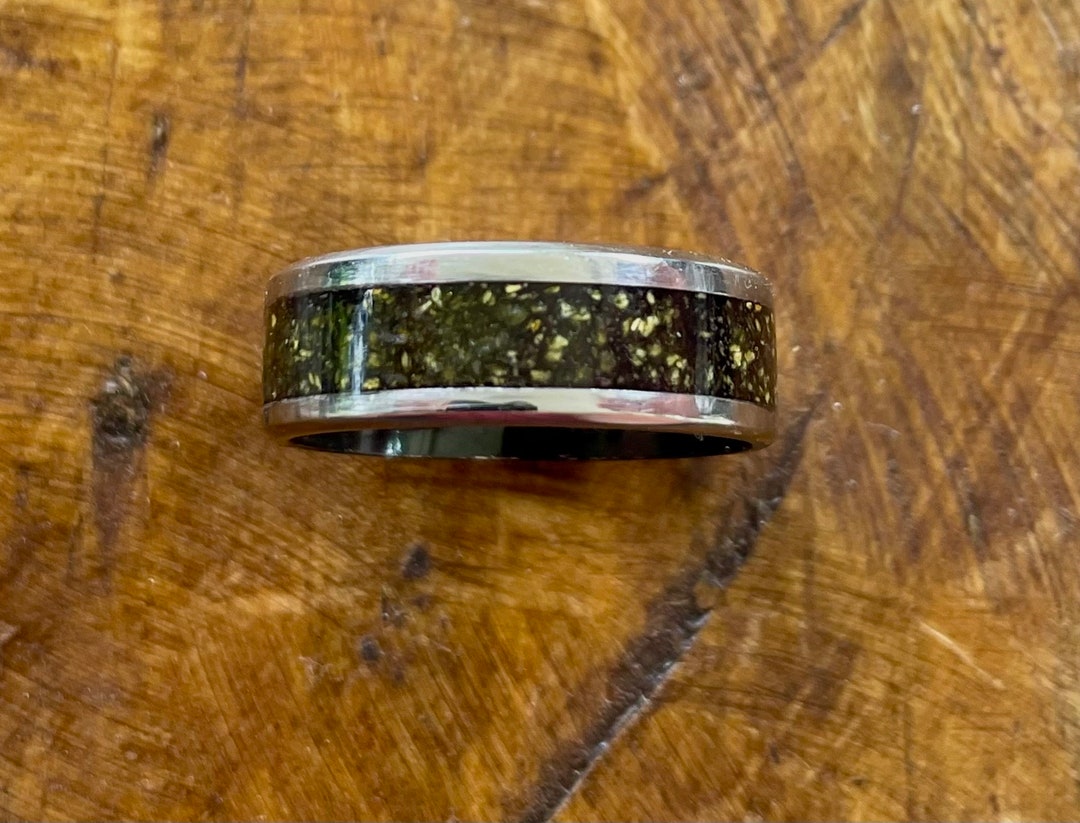 Mens Wedding Ring Featuring Rifle Gunpowder - Etsy