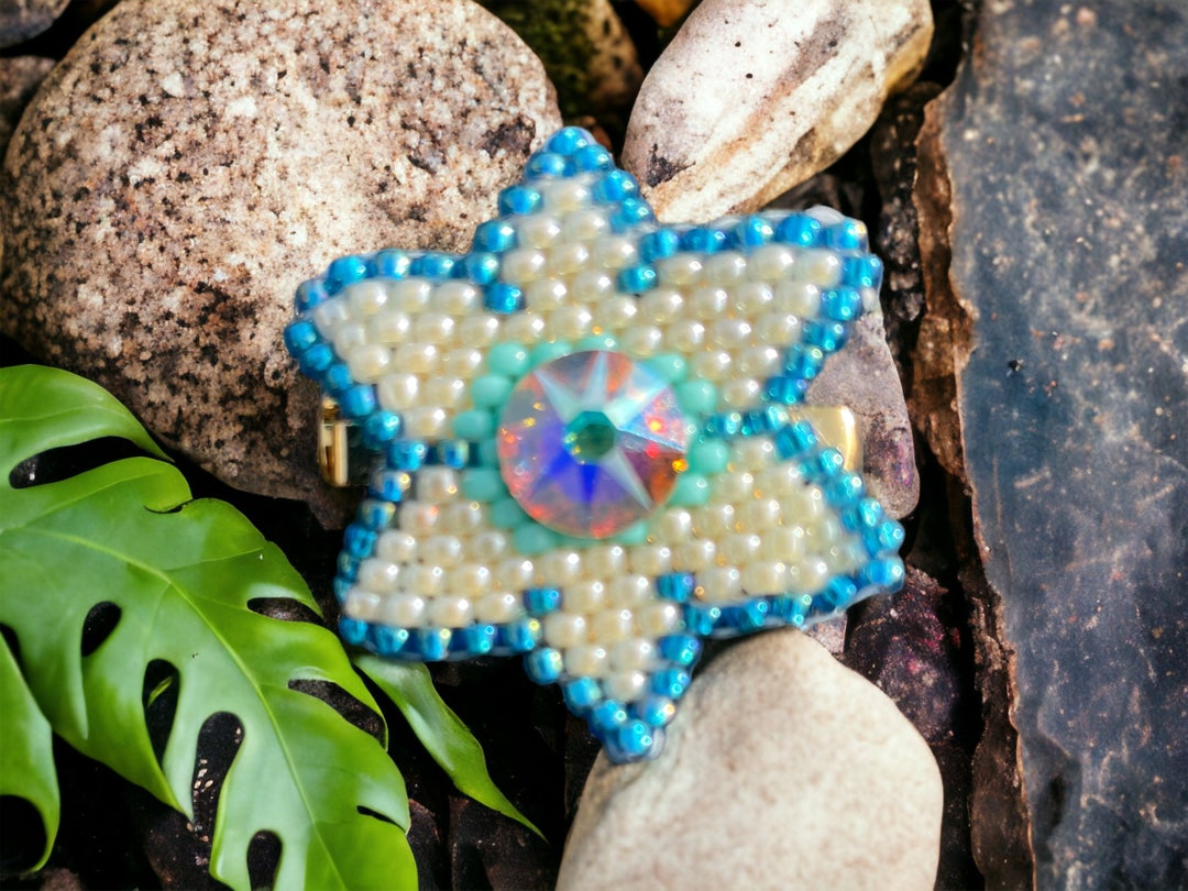 Broche en perles miyuki et strass fait main et personnalisable ...