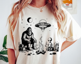 Bigfoot and Alien Shirt Gift for Outdoor Lover, Sasquatch Shirts ...
