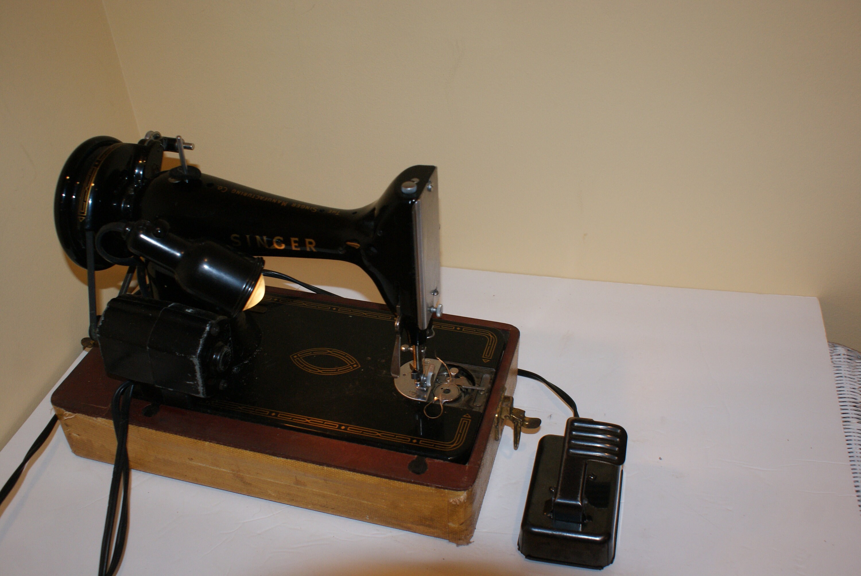 Antique Singer Portable Sewing Machine 99 in Excellent Working Order ...