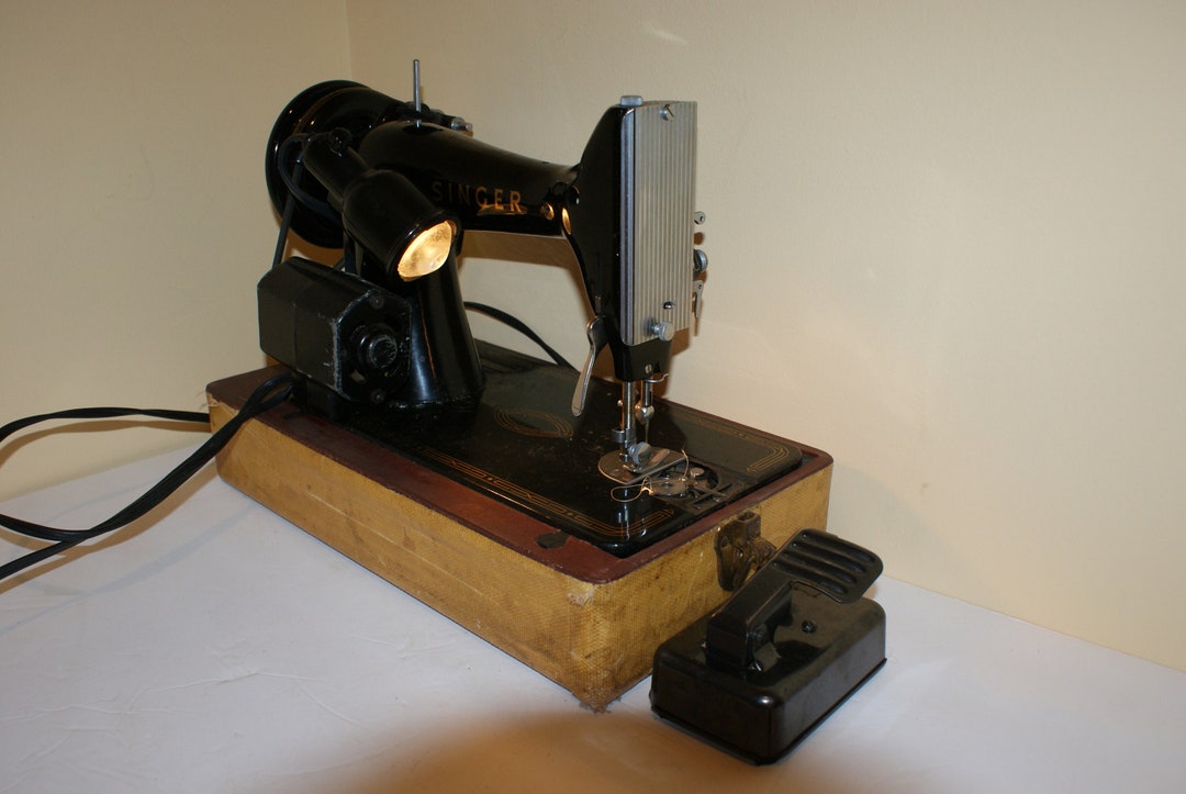Antique Singer Portable Sewing Machine 99 in Excellent Working Order ...