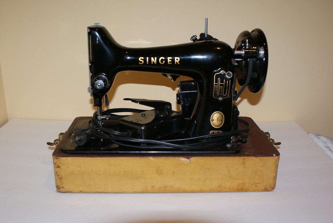 Antique Singer Portable Sewing Machine 99 in Excellent Working Order ...