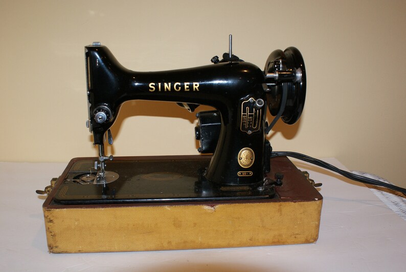 Antique Singer Portable Sewing Machine 99 in Excellent Working Order ...