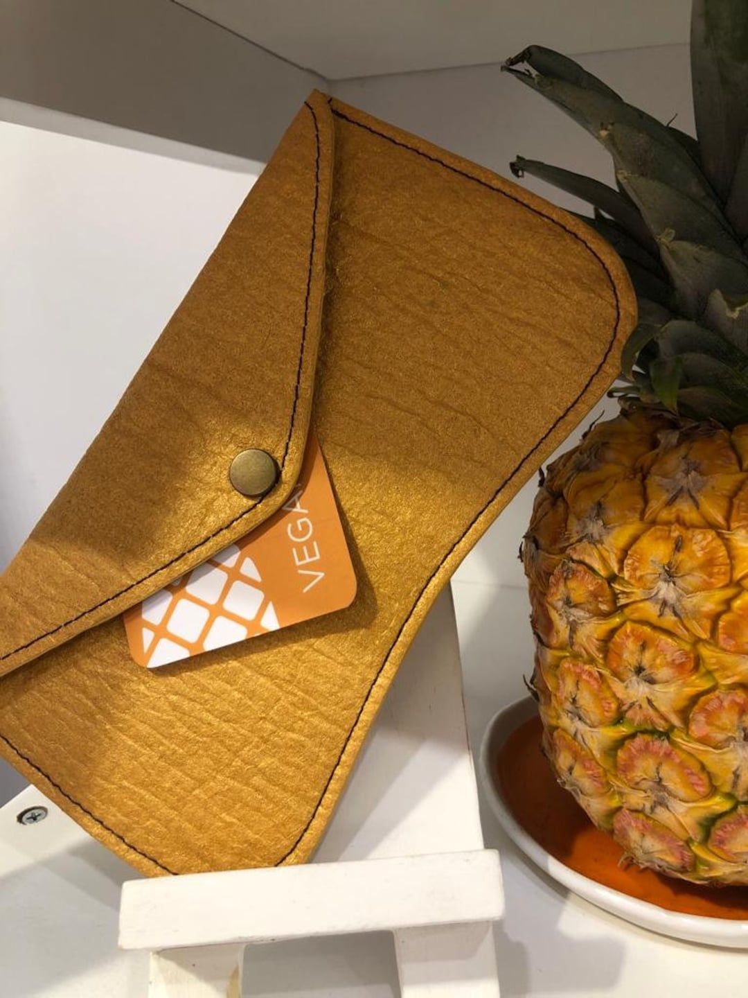 Wallet Made From Piñatex - Pineapple Leaf Fibre - Alternative to ...