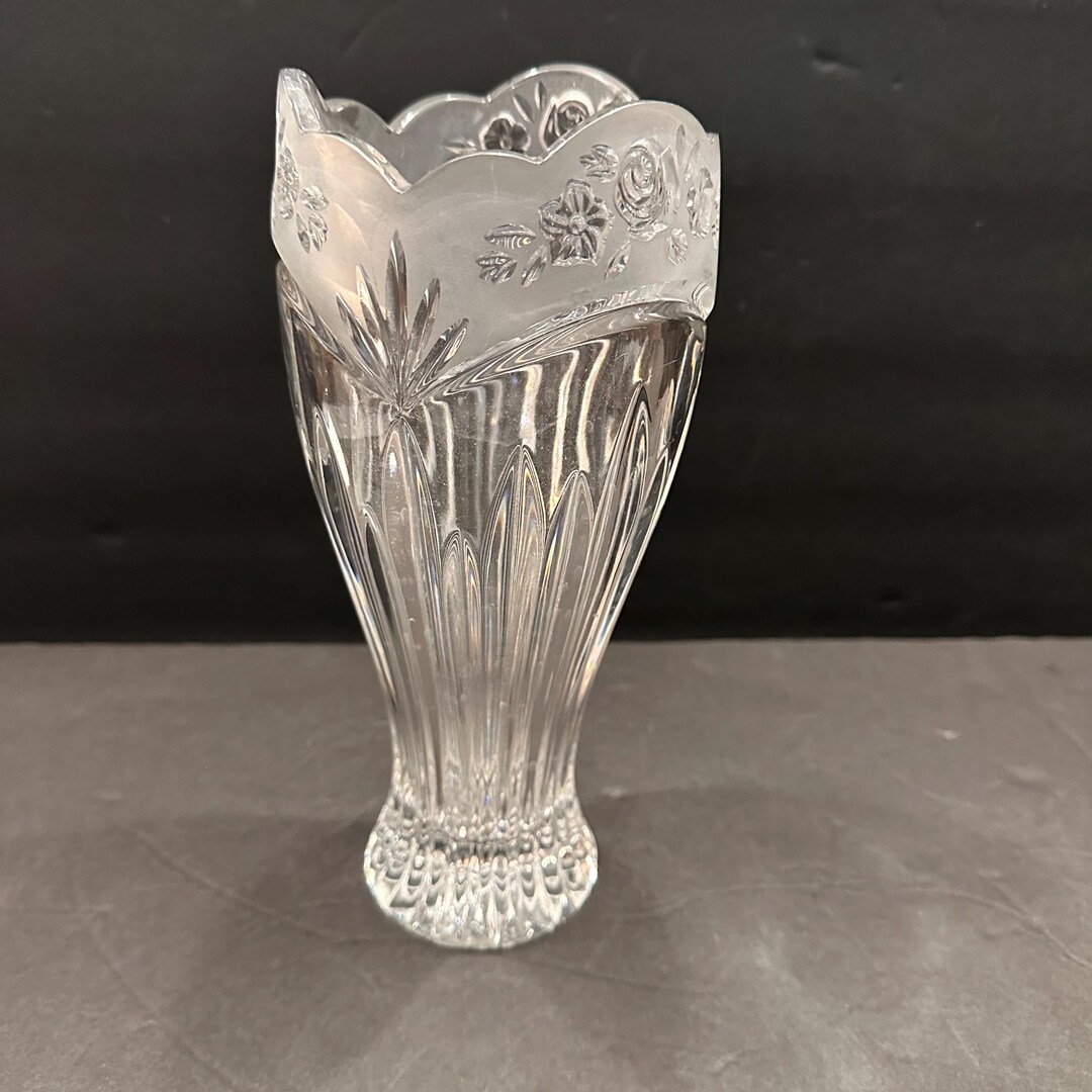 1990s Oneida Southern Garden Glass Vase - Heavy Clear Ridged Glass W ...