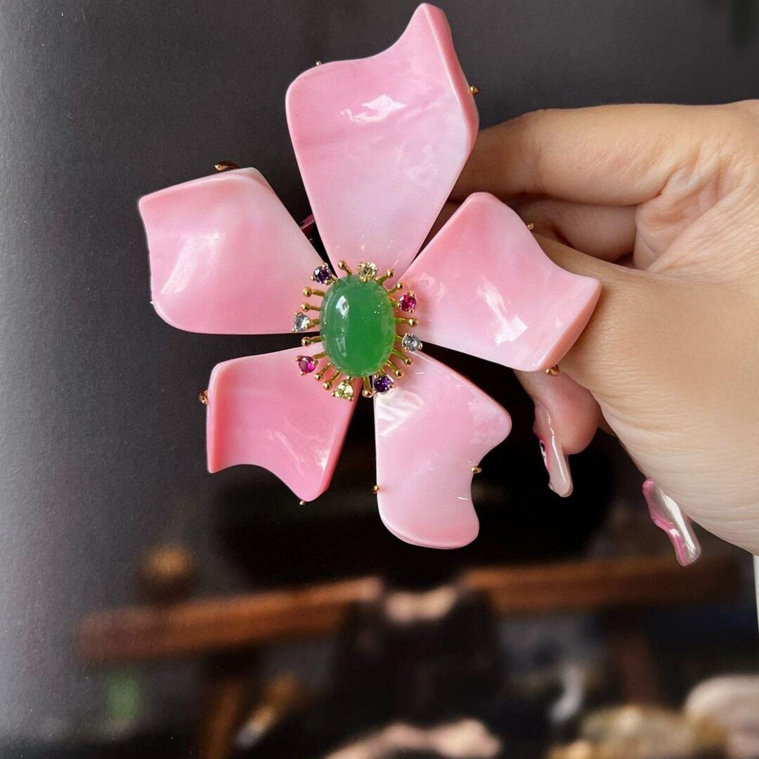 Natural Chunky Pink Queen Shell Brooch With Agate Heart/unique Handmade ...