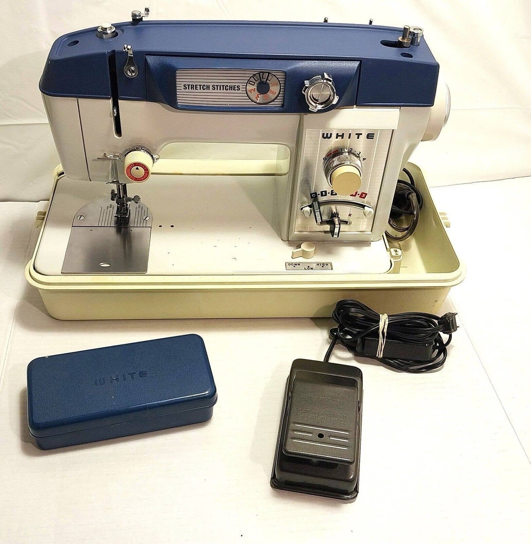 White Sewing Machine Model 954 Vintage W/ Carrying Case, Foot Pedal ...