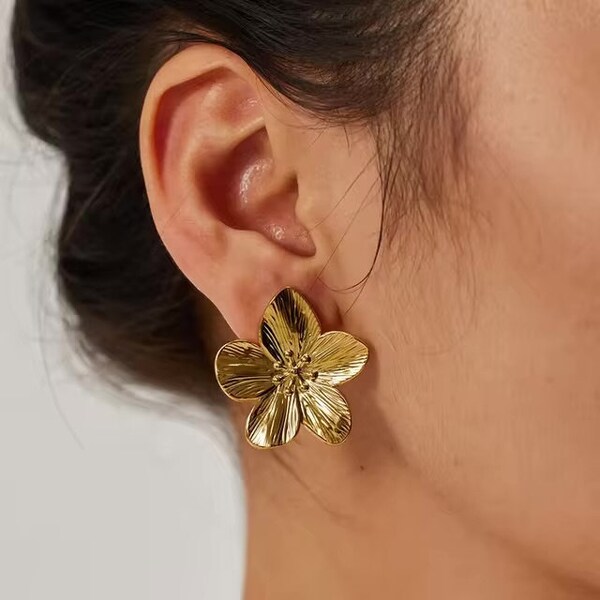 Large Gold Flower Earring - Etsy