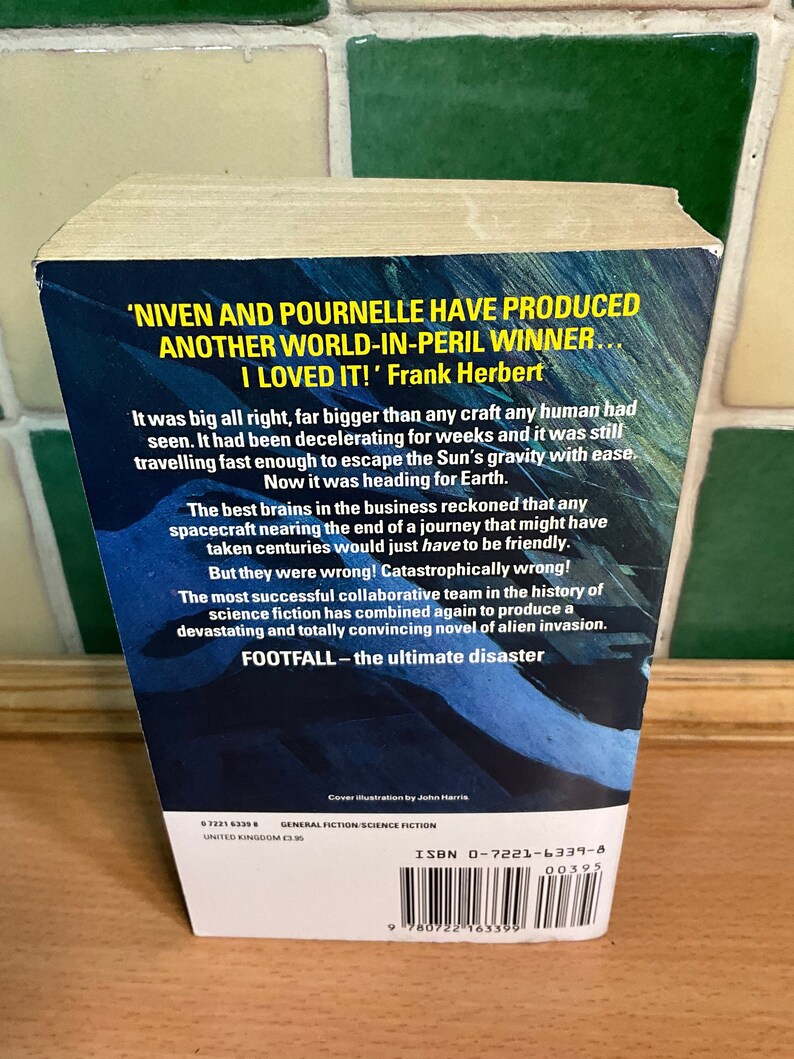 Footfall by Larry Niven & Jerry Pournelle UK Paperback - Etsy