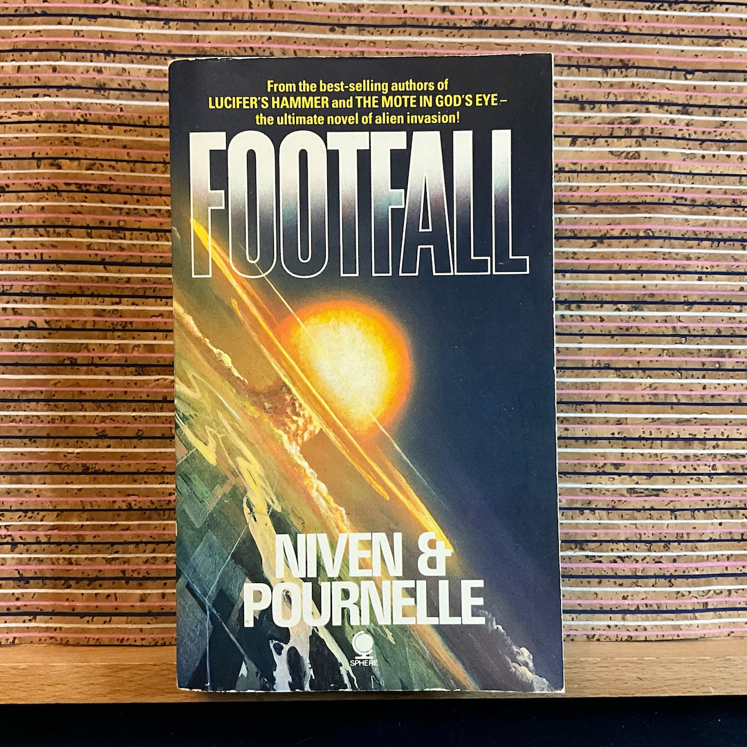 Footfall by Larry Niven & Jerry Pournelle - UK Paperback, Sphere Books ...