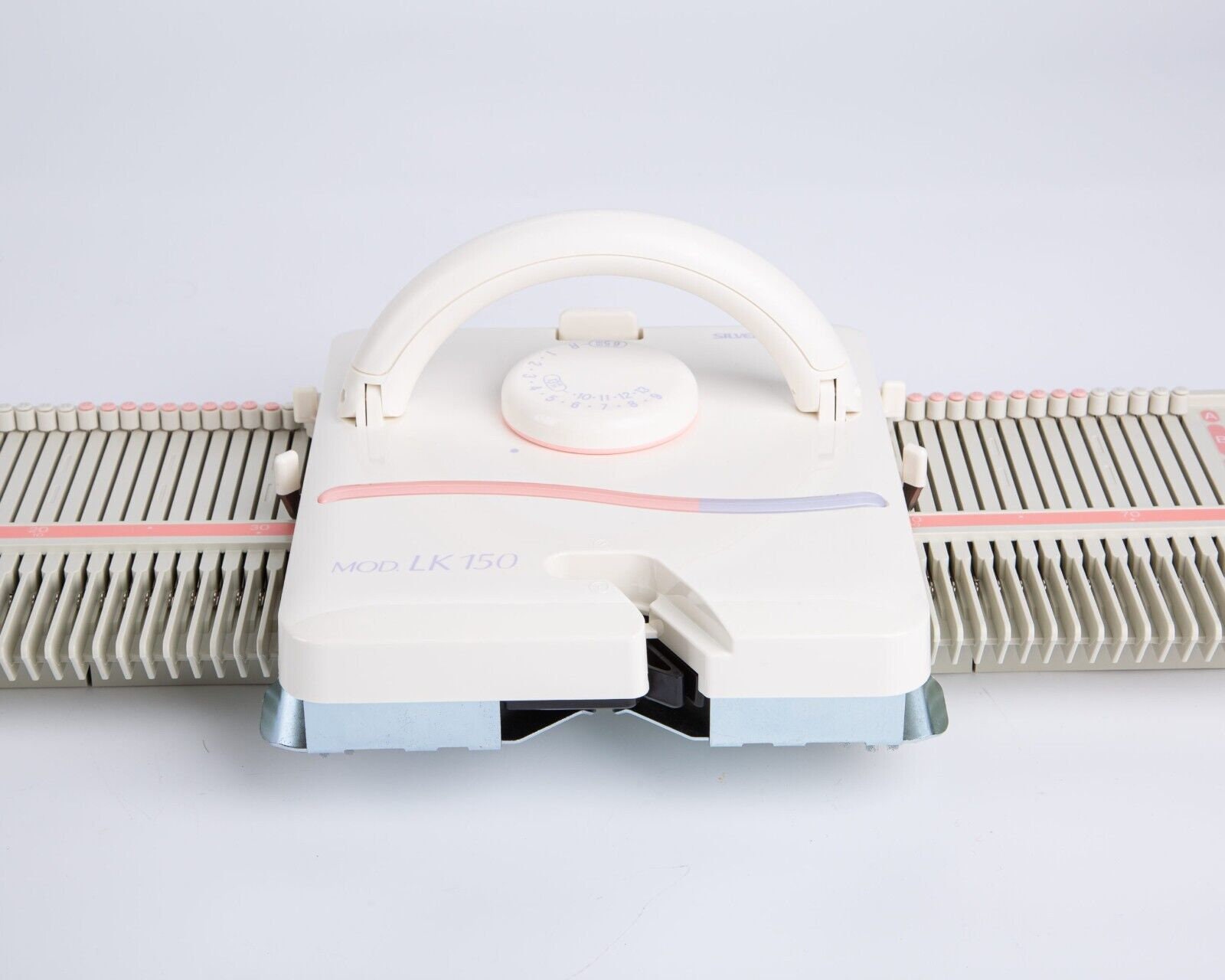 Silver Reed LK150 Knitting Machine - Mid Gauge 6.5mm Use DK, Aran ...