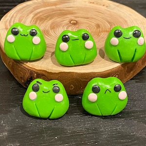 Family of 5 Frogs Cute Desk Pet Polymer Clay Sculpture for Office Desk ...