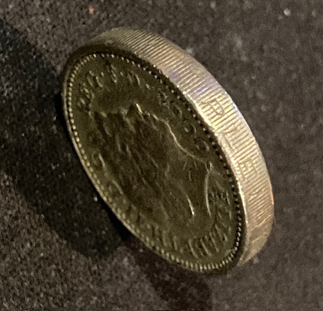 Rare 2000 One Pound Coin Queen Elizabeth II Unique Upside Down pleidiol ...
