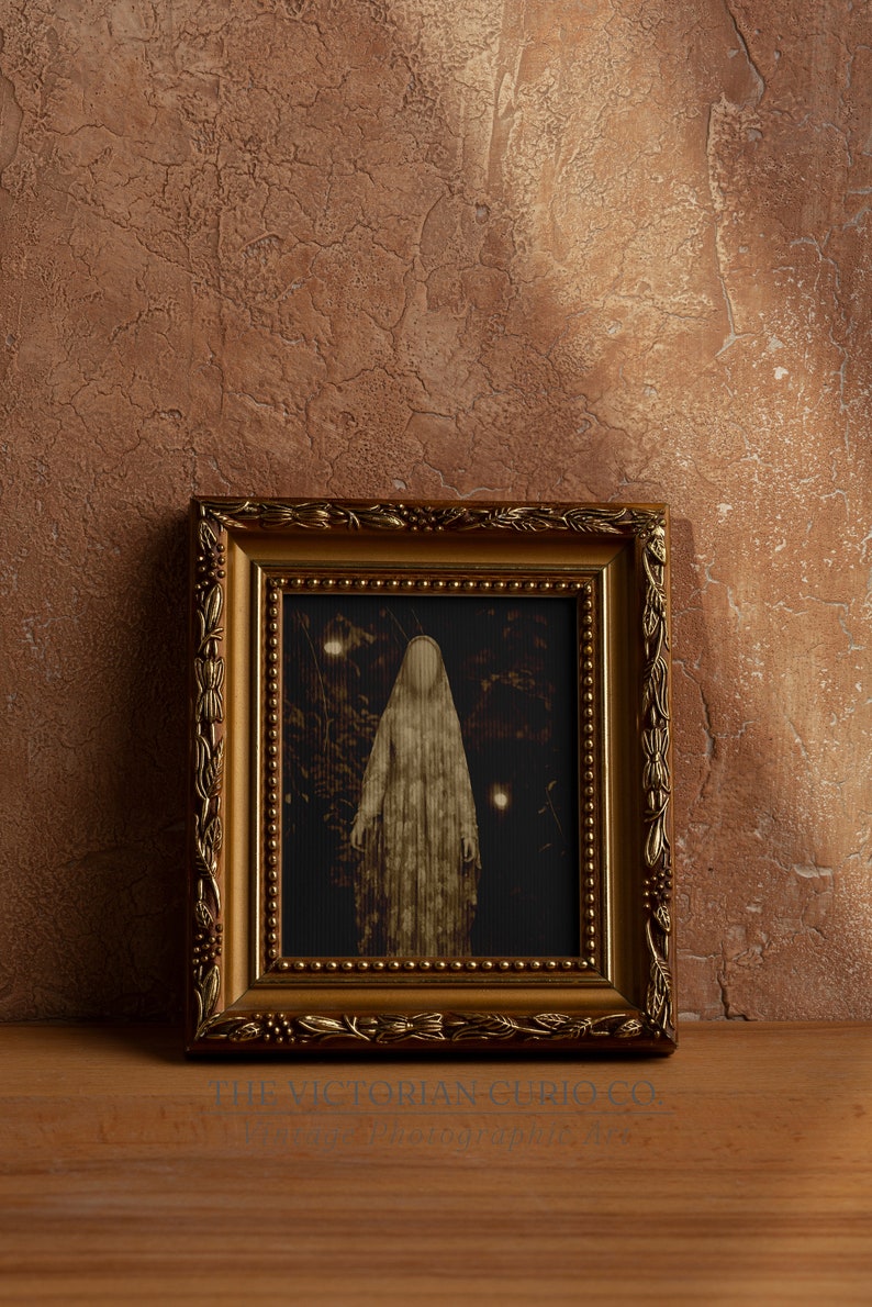 Faceless Levitating Apparition Photo, Victorian Spirit Photography ...