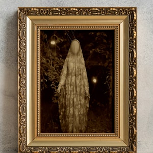 Faceless Levitating Apparition Photo, Victorian Spirit Photography ...