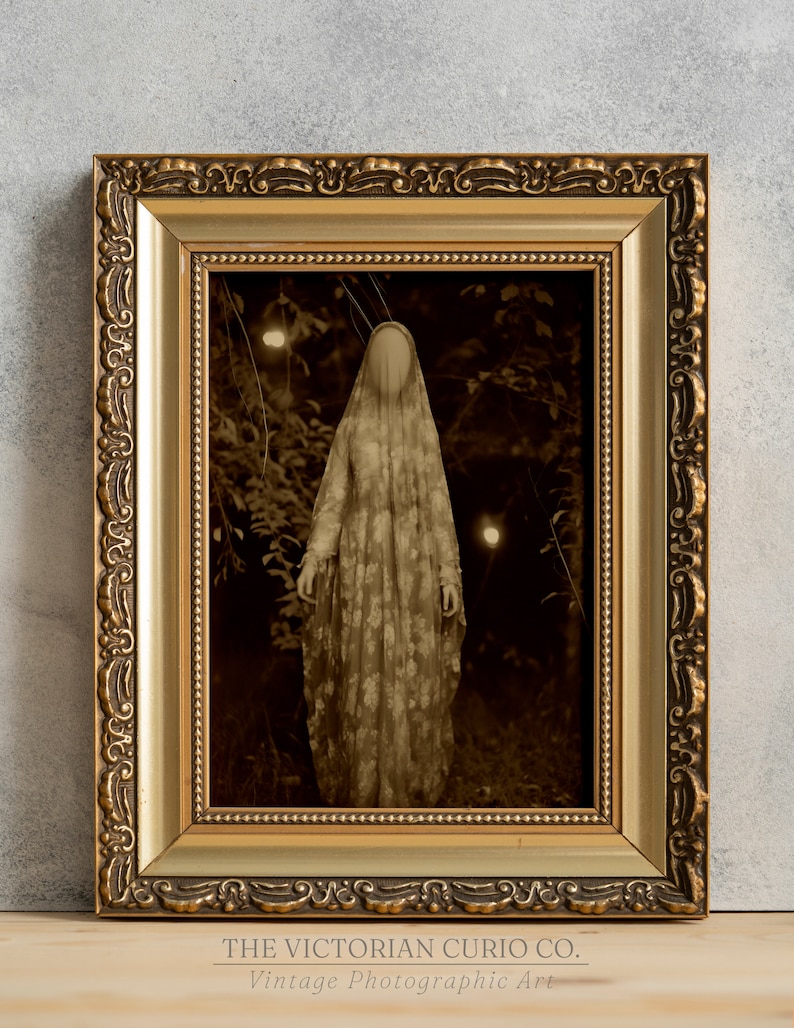 Faceless Levitating Apparition Photo, Victorian Spirit Photography ...