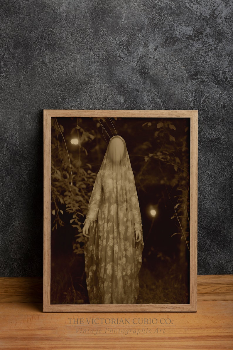Faceless Levitating Apparition Photo, Victorian Spirit Photography ...