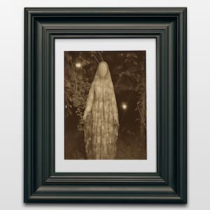Faceless Levitating Apparition Photo, Victorian Spirit Photography ...