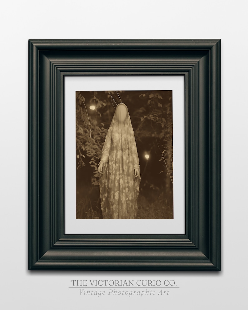 Faceless Levitating Apparition Photo, Victorian Spirit Photography ...