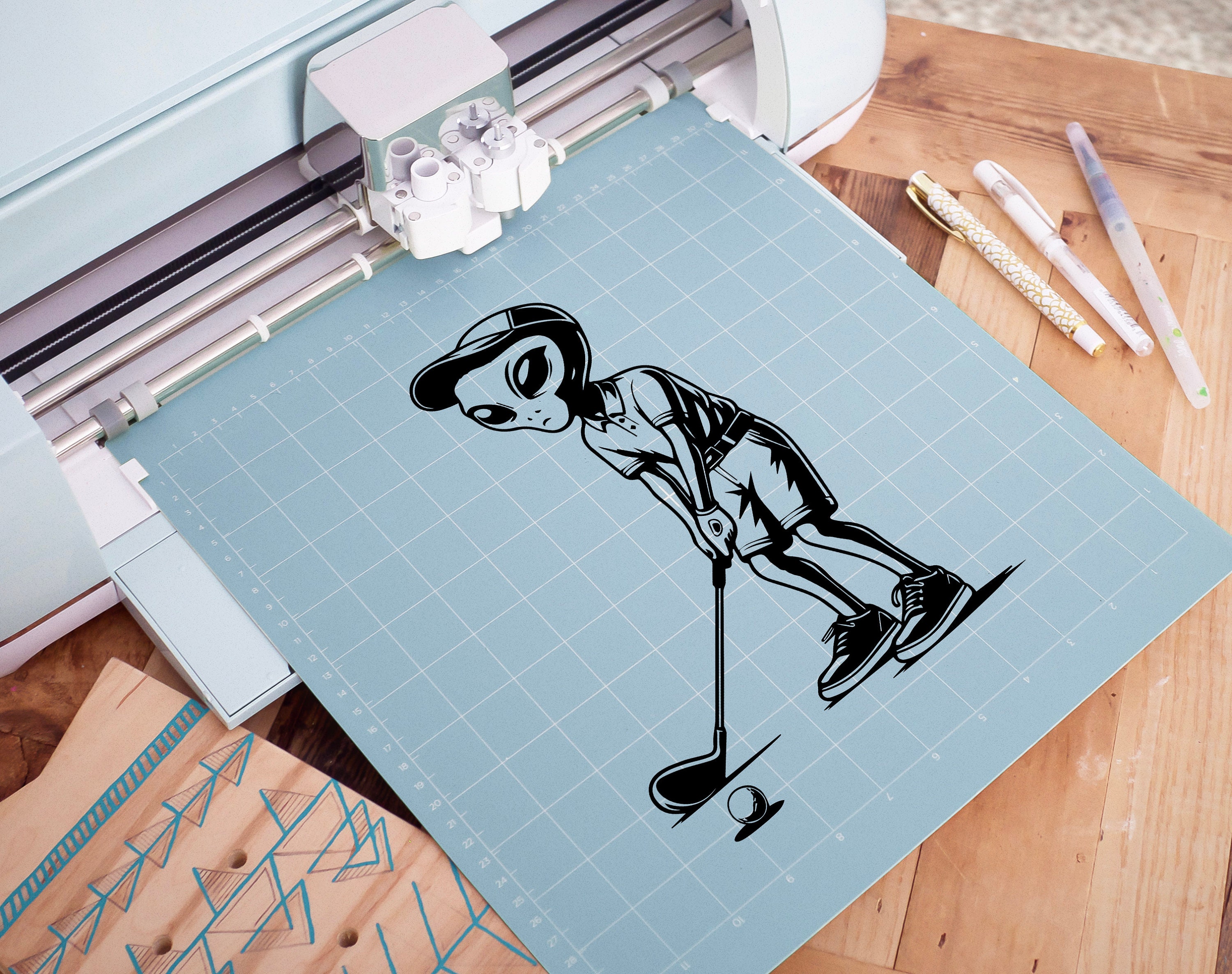Alien Golfer Silhouette Cut Files Fun Golf Alien Vector Silhouette ...