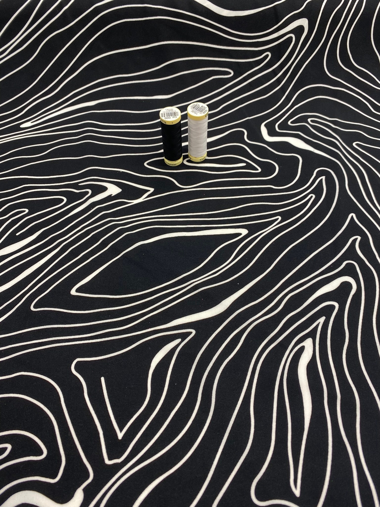 LINES VISCOSE FABRIC: Black and White Curved Lines Dressmaking Fabric ...
