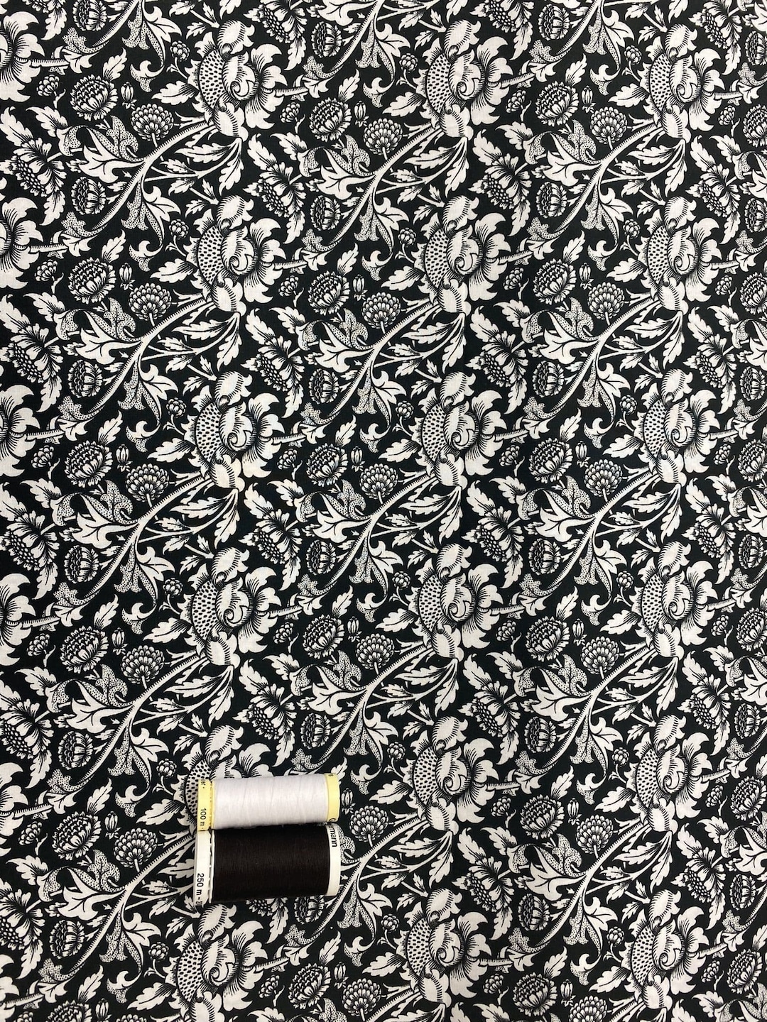 WILLIAM MORRIS White Flowers: Dressmaking Craft Fabric - 100% Cotton - Etsy