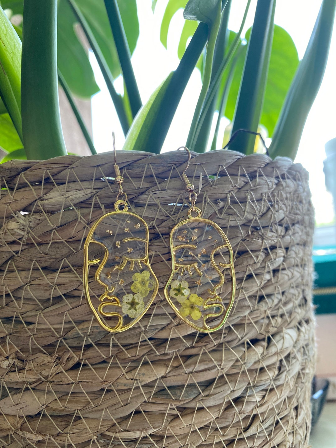 Gold Abstract Face Dried Flower Gold Flake Dangle Earrings - Etsy