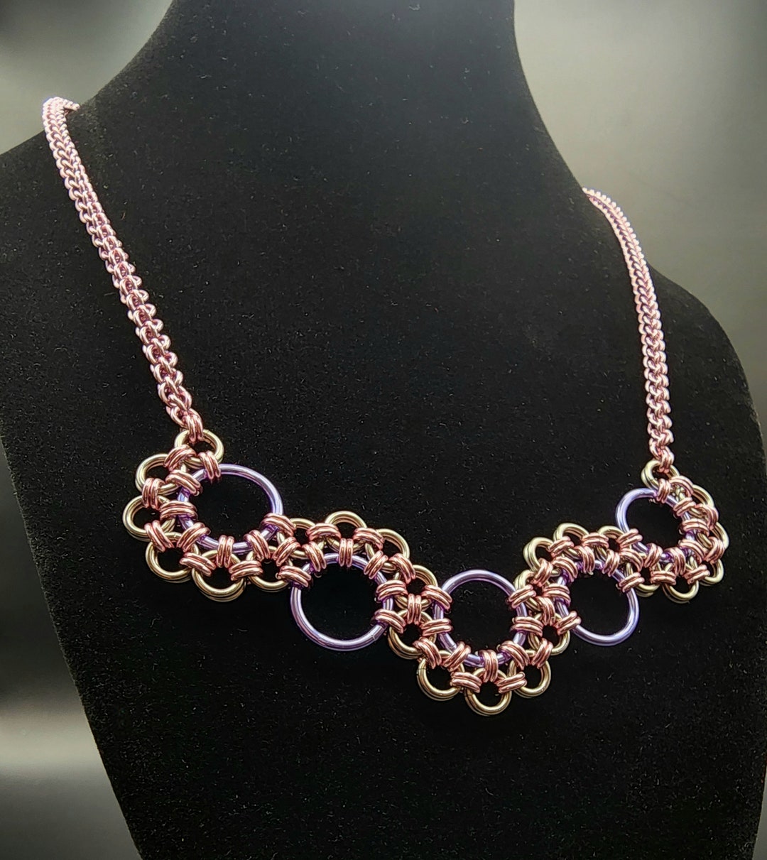 Pink Chainmail/chainmaille JPL3 Chain With Woven Japanese Center Piece ...