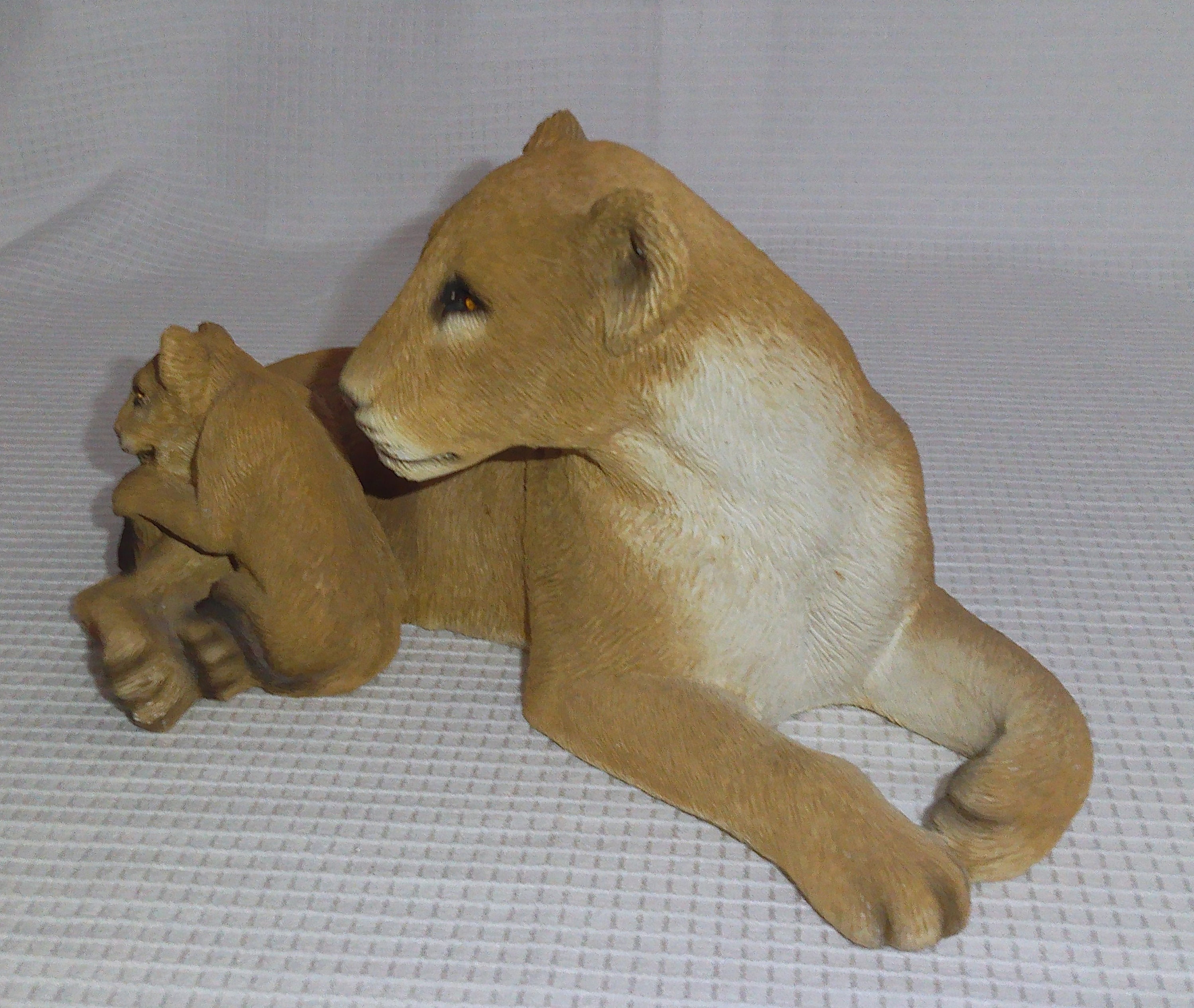 Original Sandicast Lioness and Cub Sculpture - 1992 - Signed by Artist ...