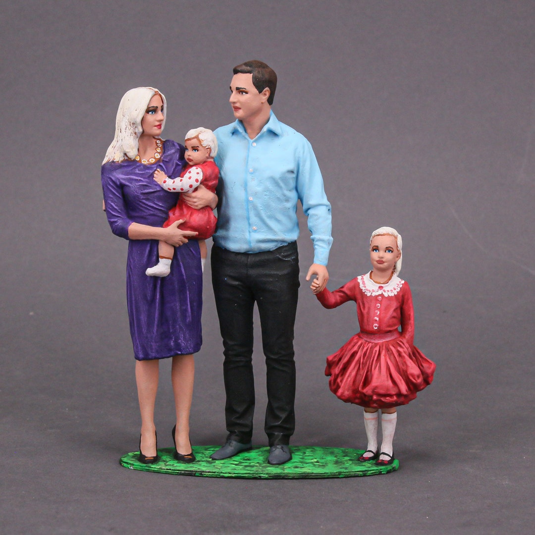 Scale Figure Handpainted / Unpainted Resin Family Man Woman Children in ...