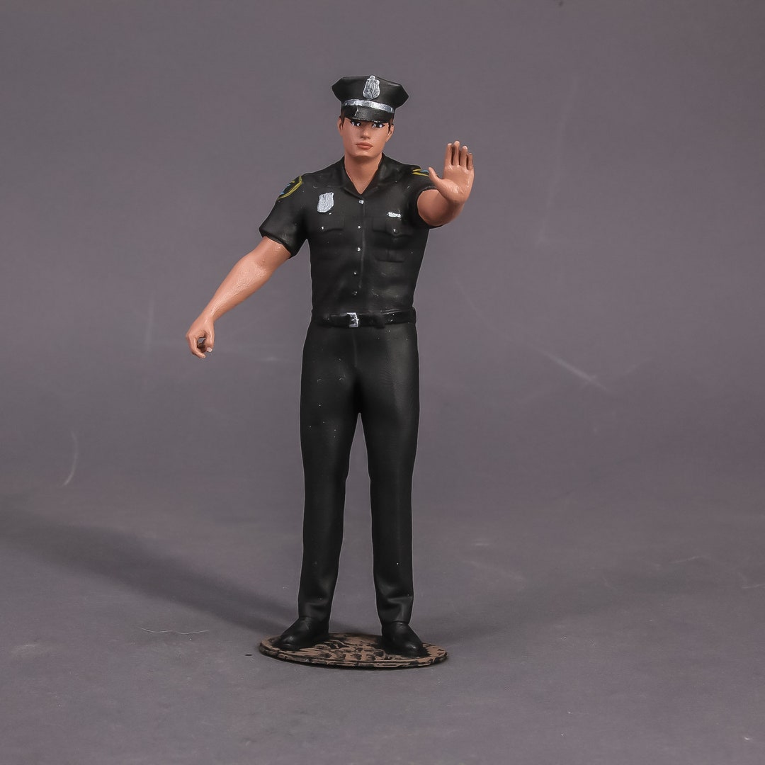 Scale Figure Handpainted / Unpainted Resin Police Man in 1/24 1/32 1/18 ...