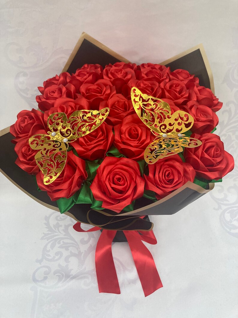 Customizable Ramo Buchon W/ Leaves, Eternal Rose Bouquet, Handmade Fake ...