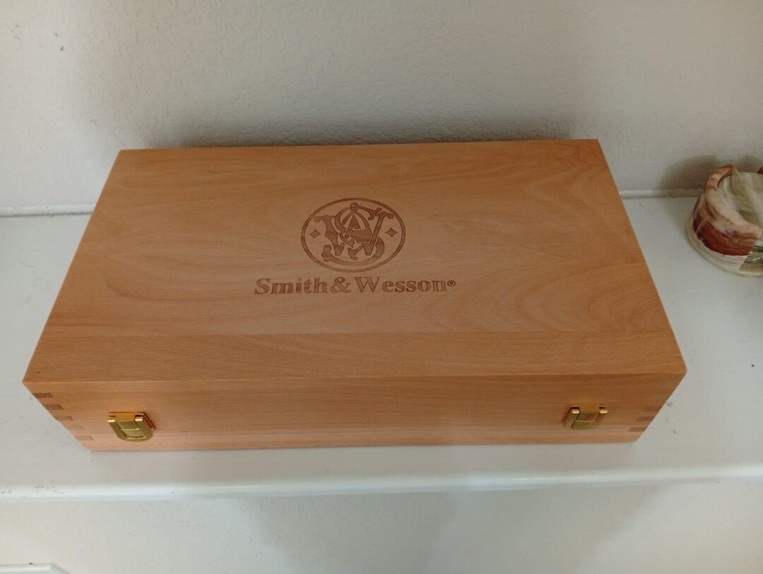 Smith & Wesson Pistol/revolver Storage Box – Beech Wood, Velvet-lined ...
