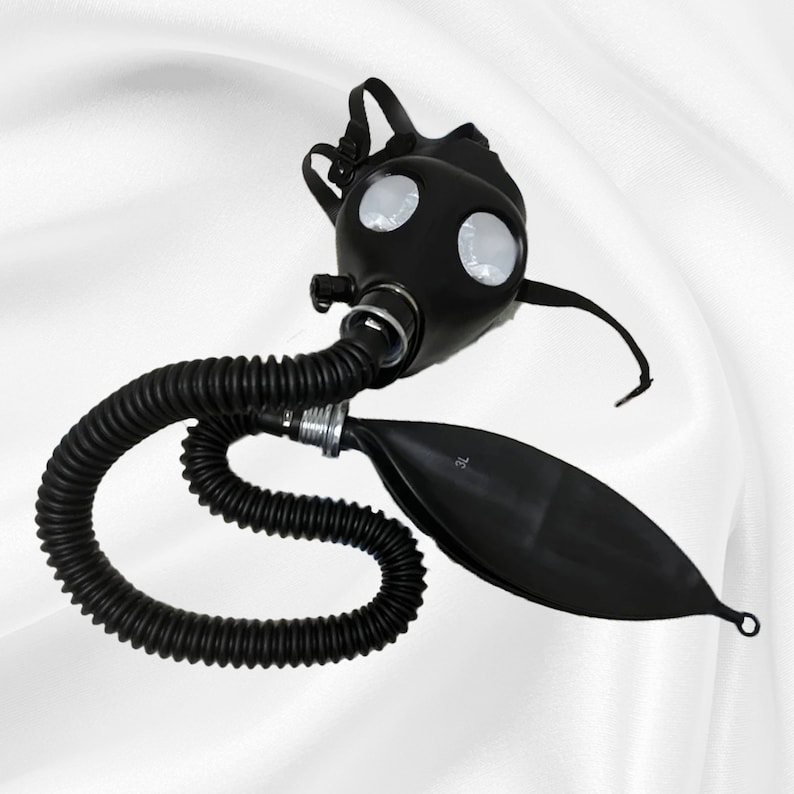 Rubber Gas Mask With Drinking Connection Breath Control Rubber Hose ...