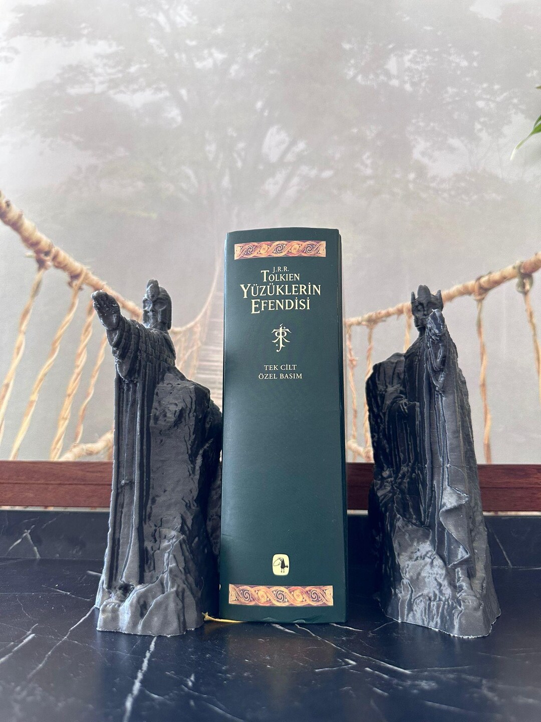3D Printed Argonath Bookends: Lord of the Rings Decor (21cm) - Etsy