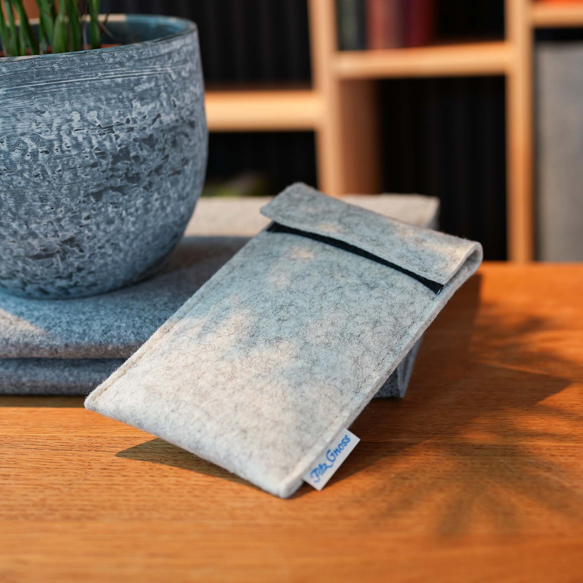 Handyhülle aus Filz mit Lasche und Klettverschluss, Handytasche aus 100% Wollfilz - Etsy.de