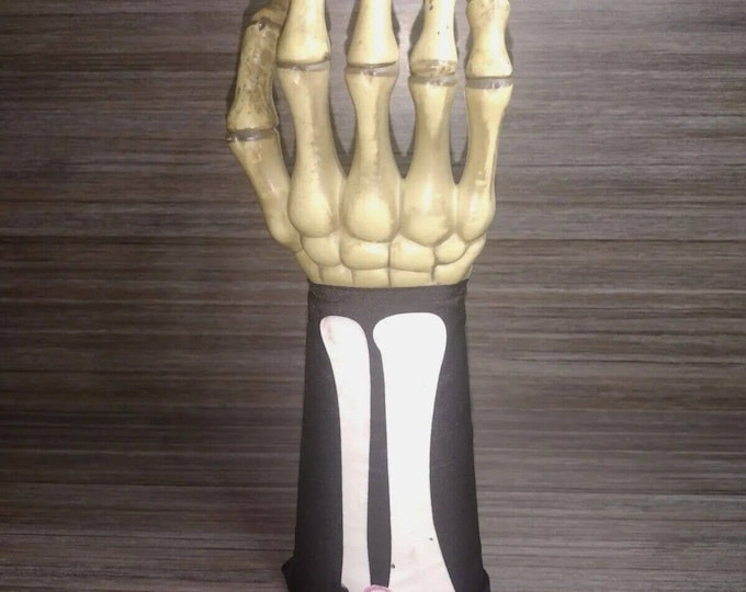 Gemmy Crawling Skeleton Hand Halloween Decor Wednesday Thing T. Thing ...