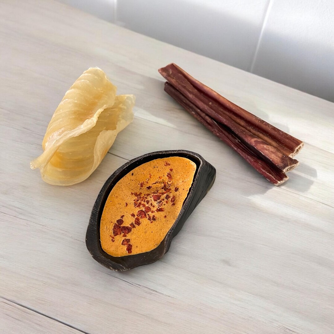 Deluxe Dog Chew Sampler Gift Pack: Cheese and Bacon Cow Hoof, Beef ...