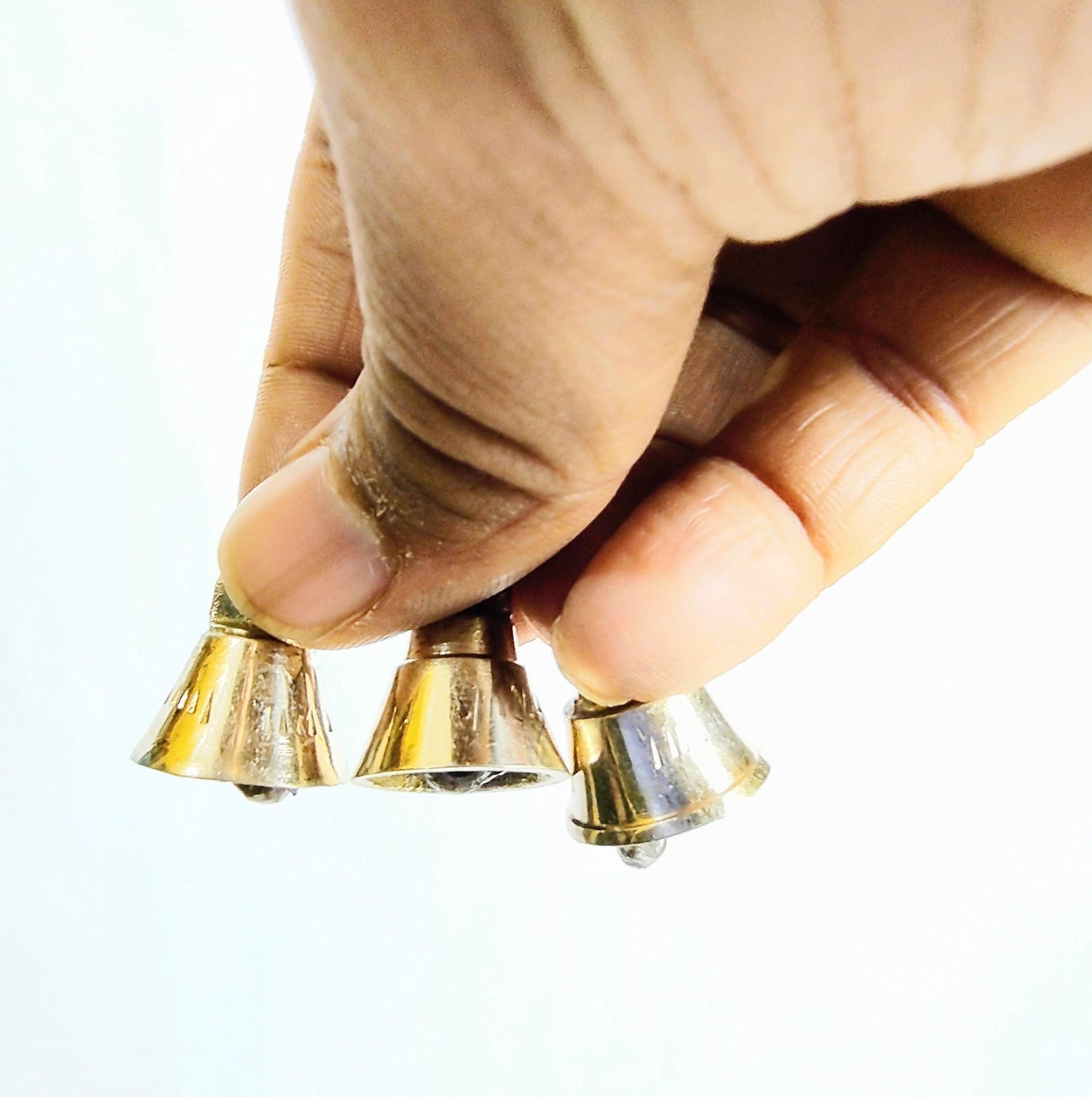 100 Golden Brass Jingle Bells: 1-inch Craft Bells for Christmas Decor ...