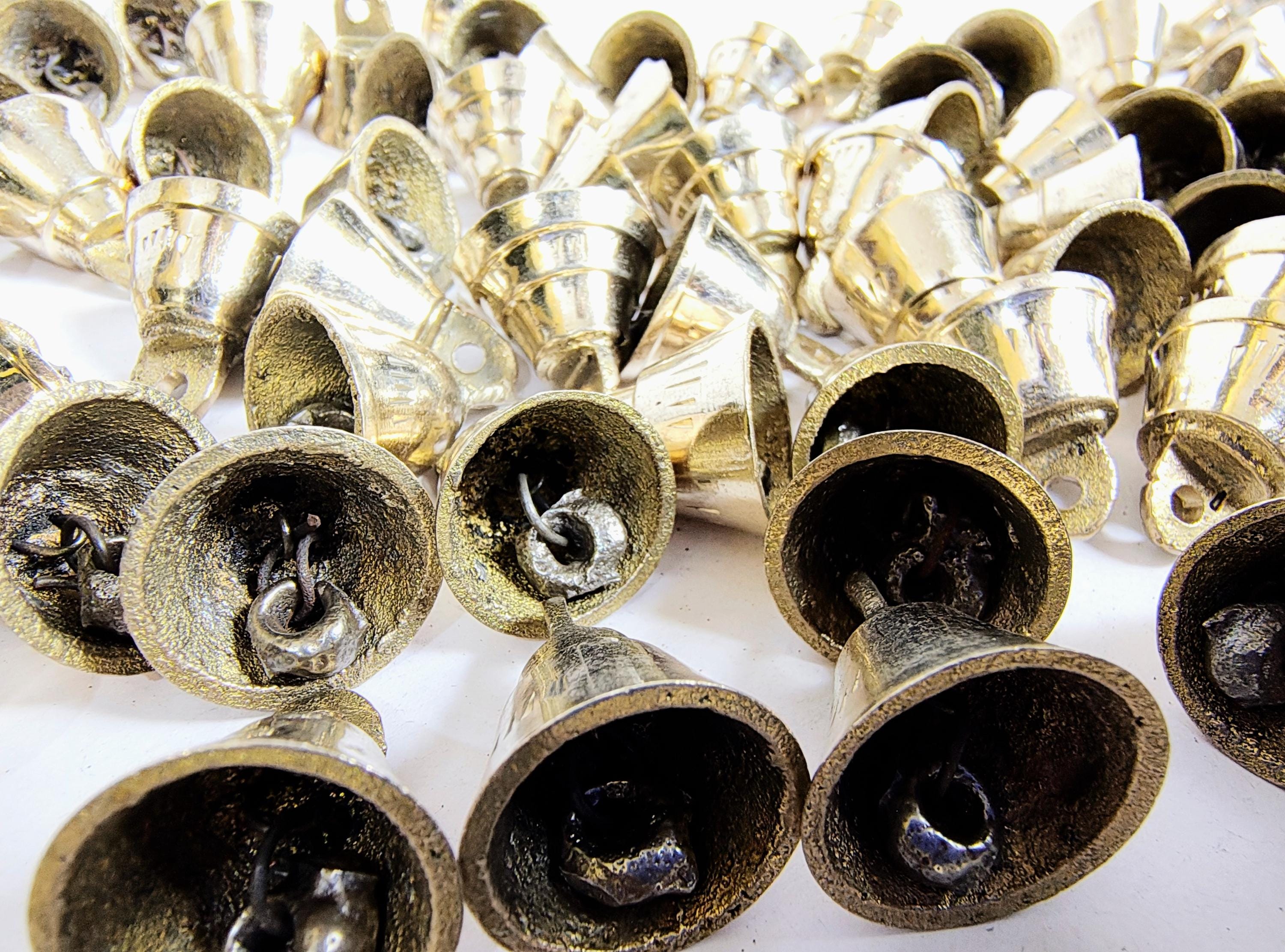 100 Golden Brass Jingle Bells: 1-inch Craft Bells for Christmas Decor ...