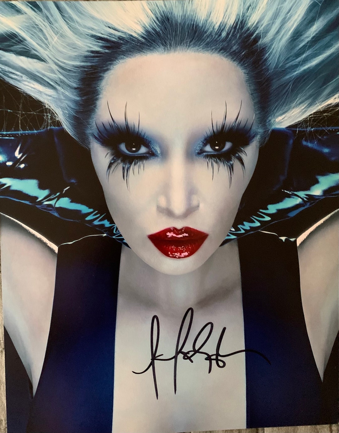 Kim Kardashian Hand Signed 8x10 Photo With COA - Etsy